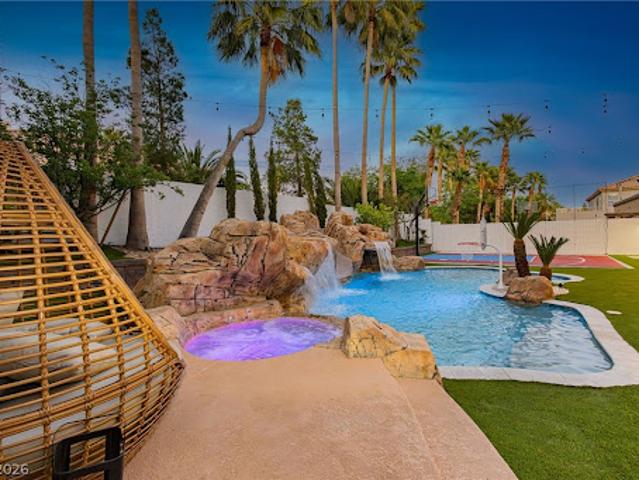 House with pool and garden