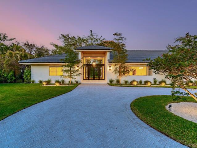 House with pool and garden