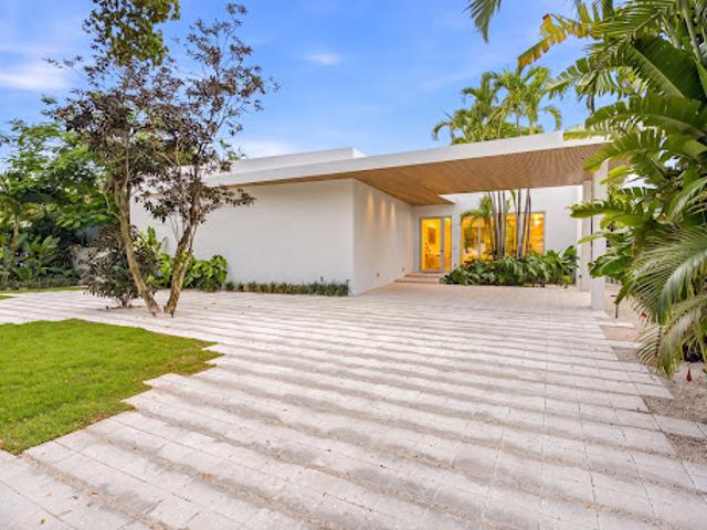 House with pool and garden