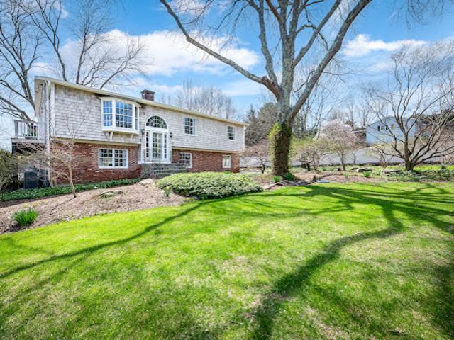 House with pool and garden