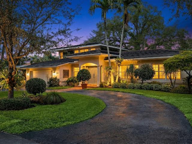 House with pool and garden