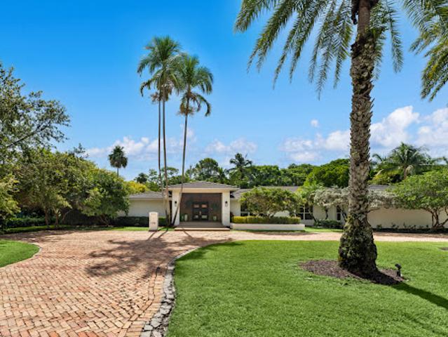 House with pool and garden