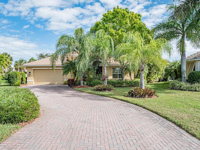House with pool and garden