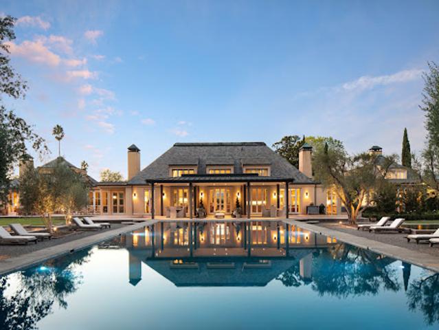House with pool and garden