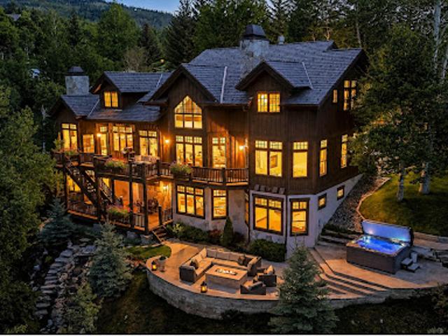 House with pool and garden