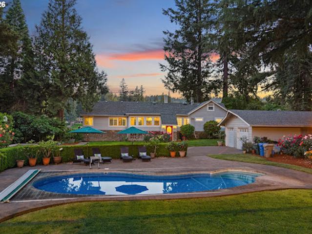 House with pool and garden