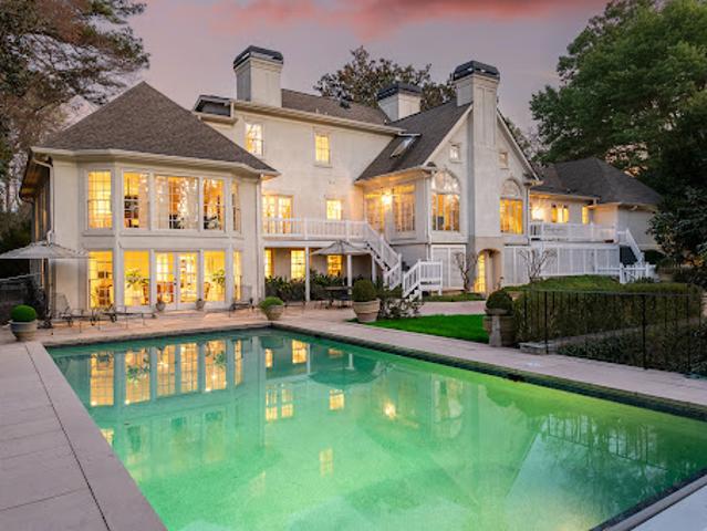 House with pool and garden