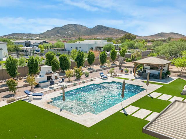 House with pool and garden