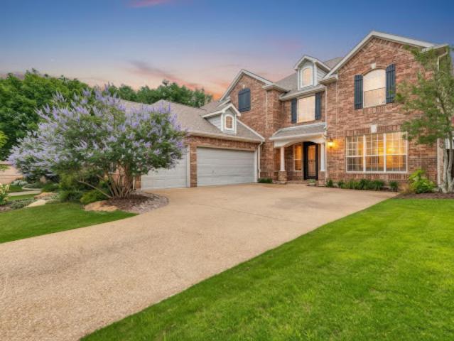 House with pool and garden
