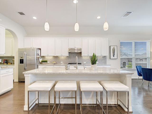 House with pool and garden