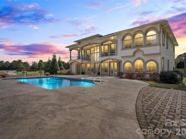 House with pool and garden