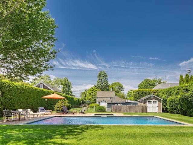 House with pool and garden