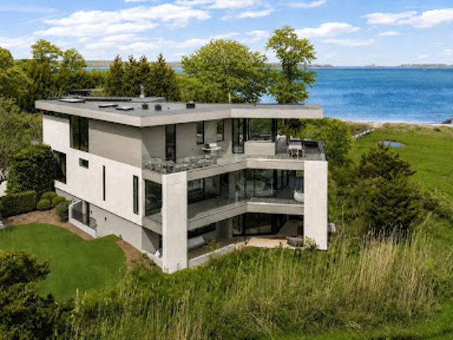 House with pool and garden