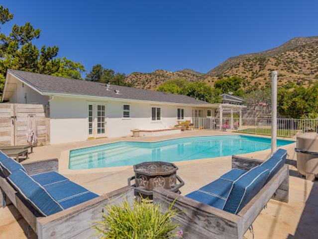 House with pool and garden