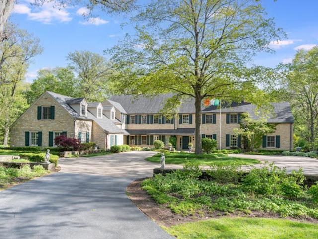 House with pool and garden