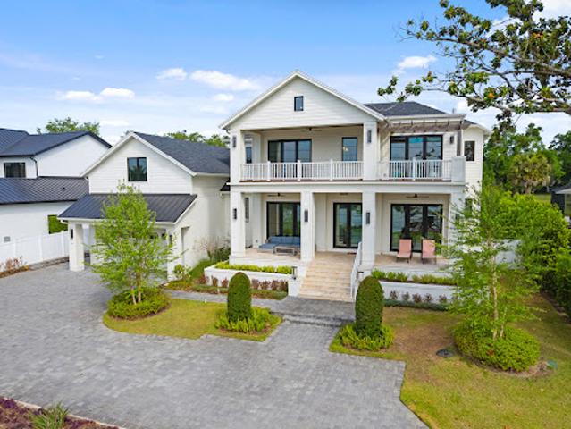 House with pool and garden
