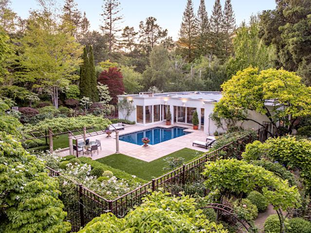 House with pool and garden