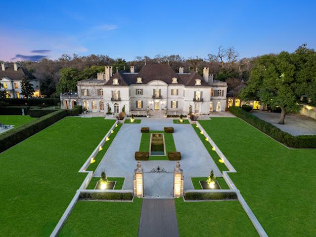 House with pool and garden