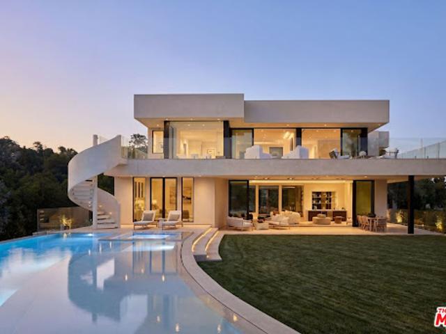 House with pool and garden