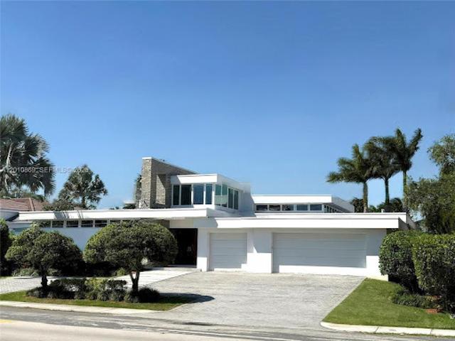 House with pool and garden
