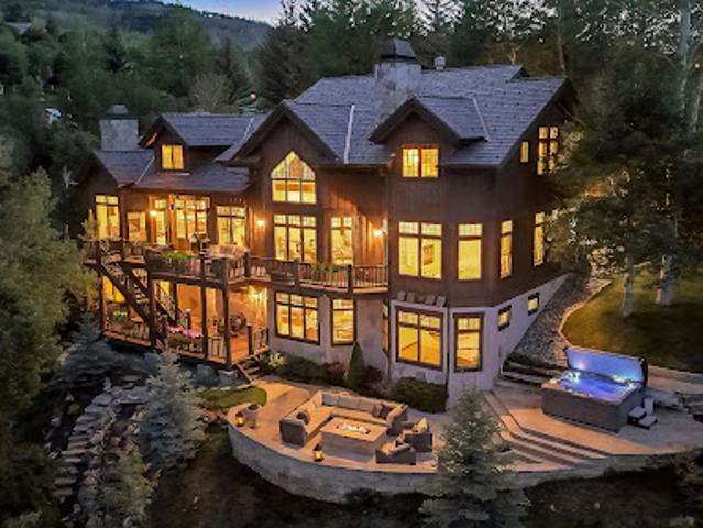 House with pool and garden