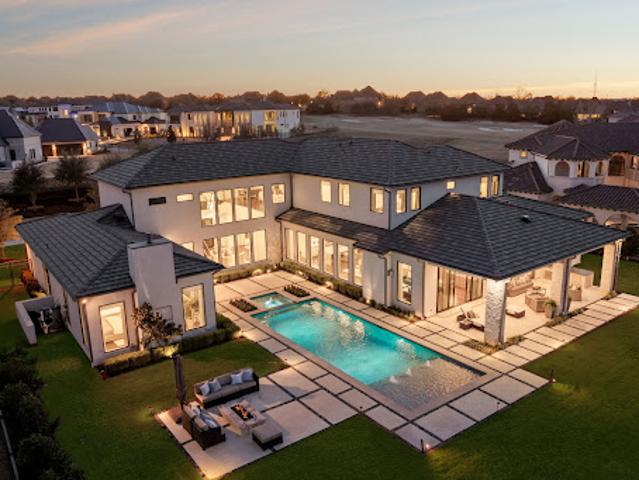 House with pool and garden