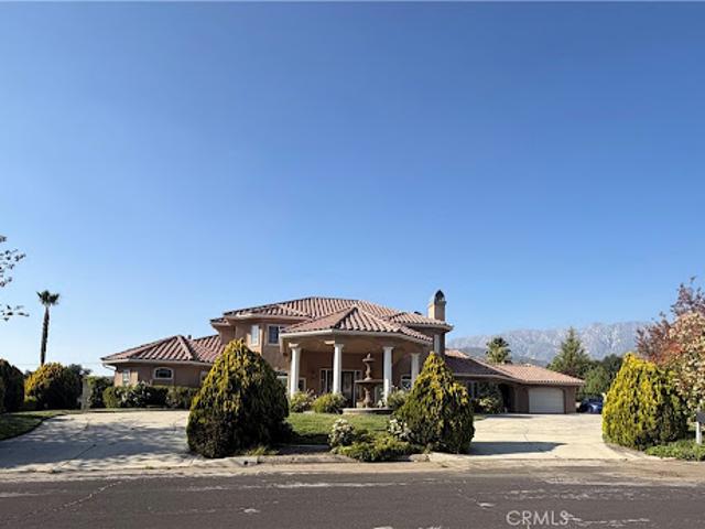 House with pool and garden