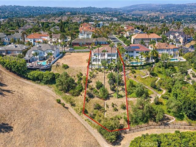 House with pool and garden