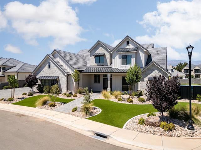 House with pool and garden