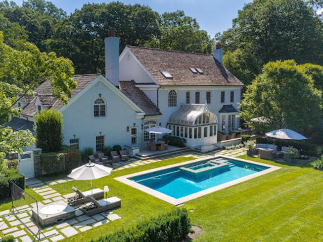 House with pool and garden