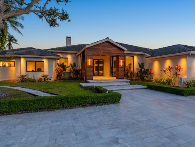 House with pool and garden