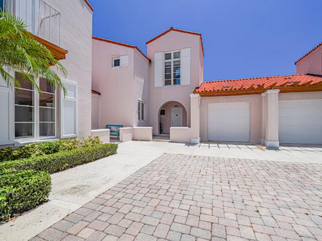 House with pool and garden
