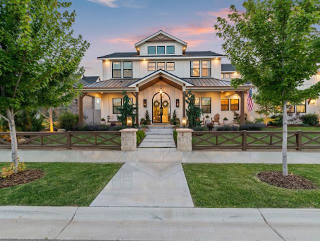 House with pool and garden