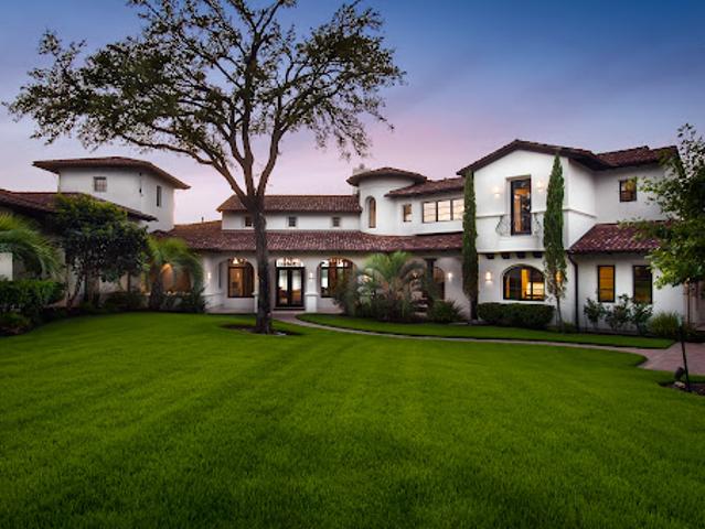 House with pool and garden