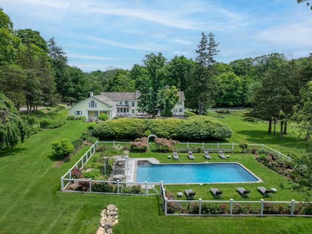 House with pool and garden