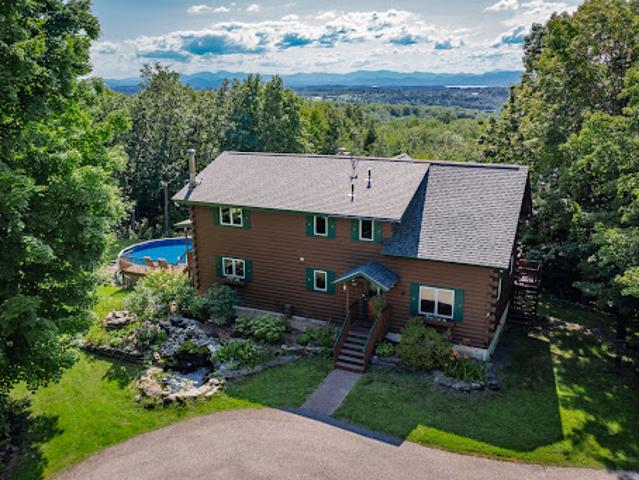 House with pool and garden
