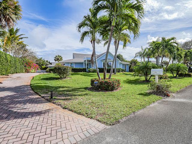 House with pool and garden