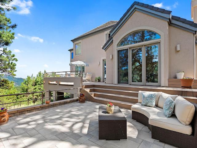 House with pool and garden