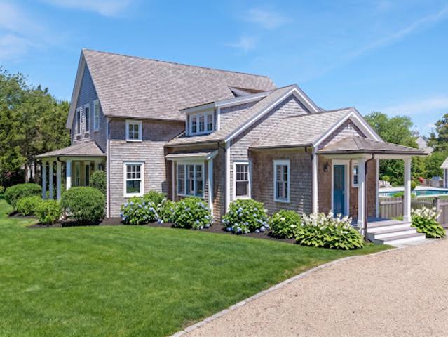House with pool and garden