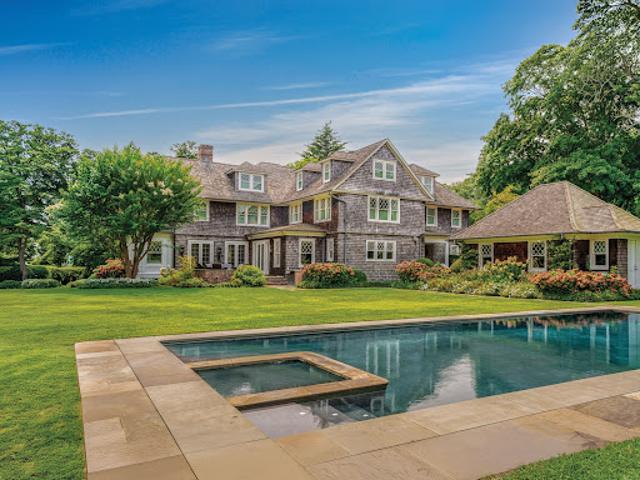 House with pool and garden