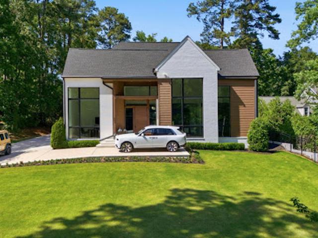 House with pool and garden