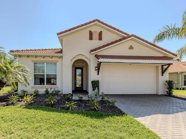 House with pool and garden