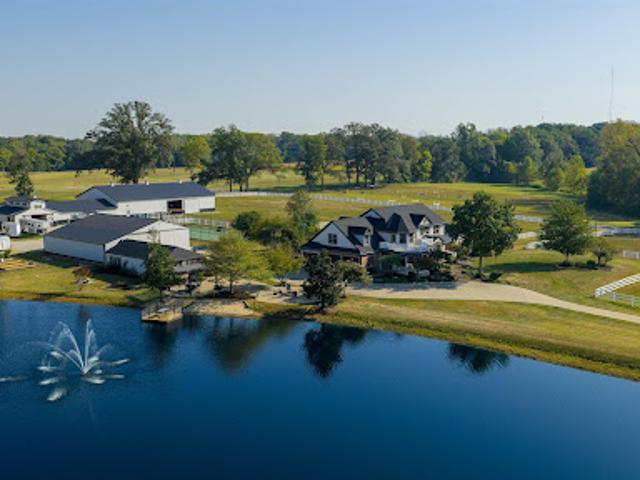 House with pool and garden