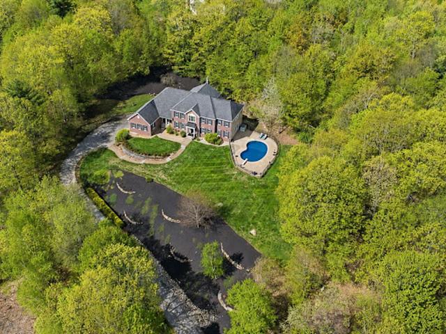 House with pool and garden