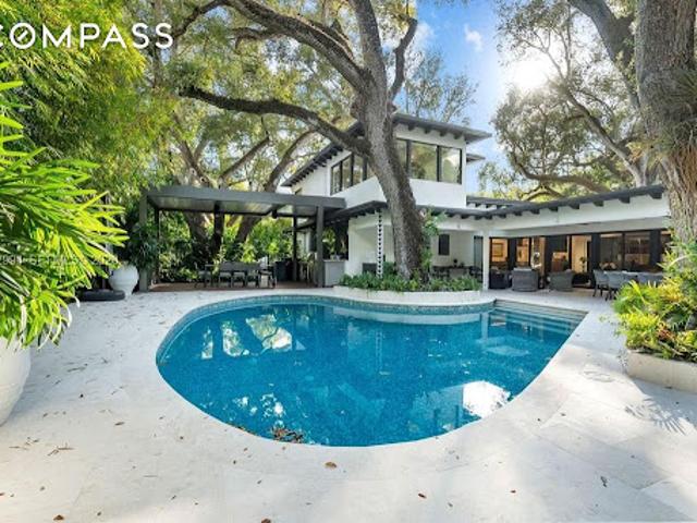 House with pool and garden