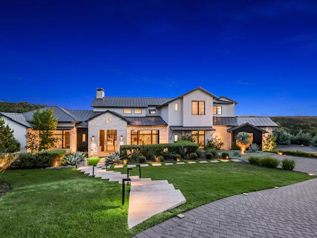 House with pool and garden