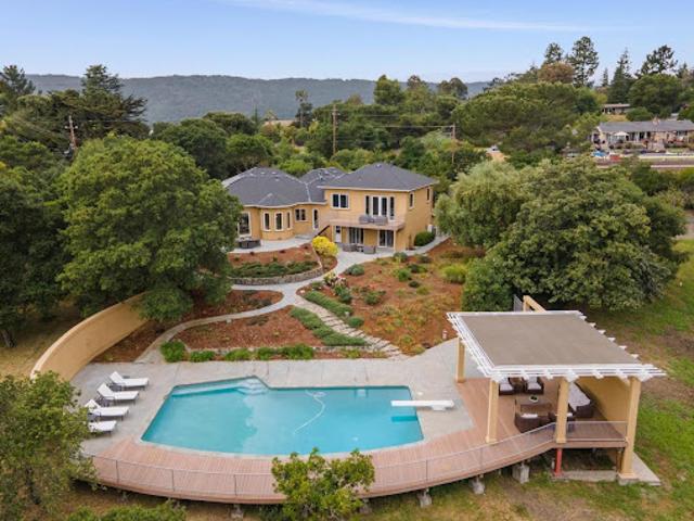 House with pool and garden