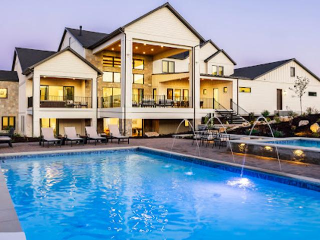 House with pool and garden