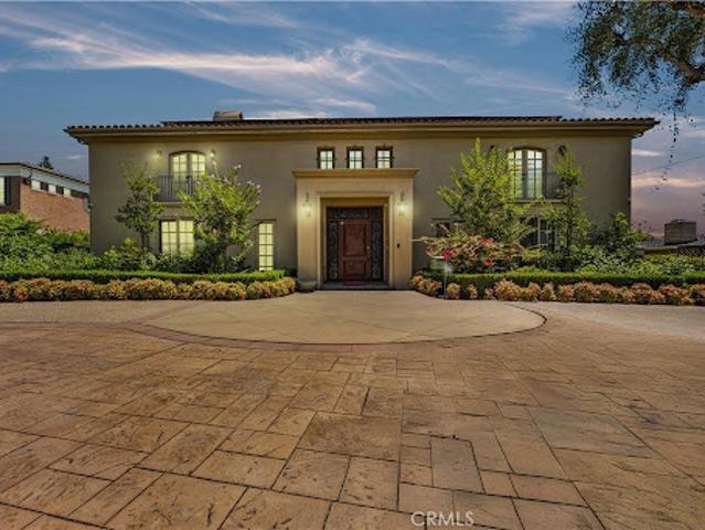 House with pool and garden