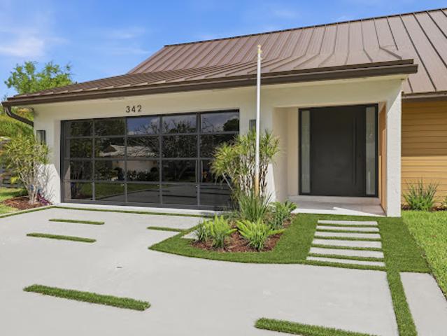 House with pool and garden
